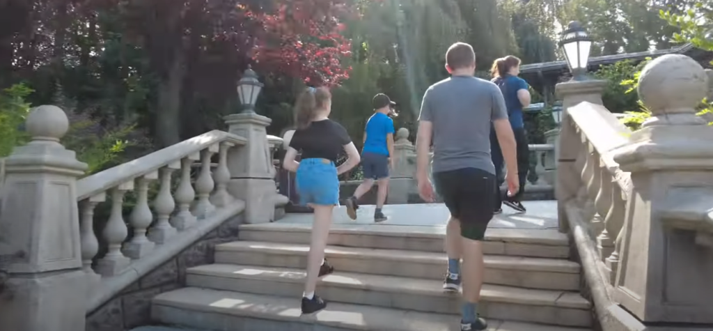 Phantom Manor at Disneyland Park - Themepark Freak